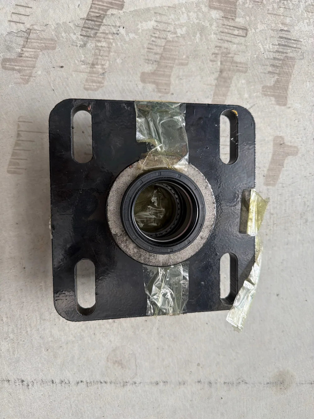 Derette DRT380W Wheel Hub c/w Bearings – Digzilla Machinery